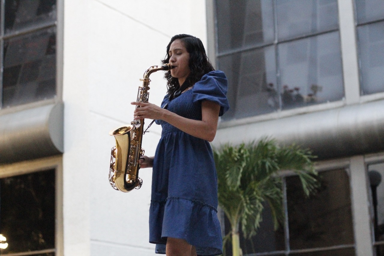 Los sueños de una saxofonista - Noticias Voz e Imagen de Chiapas