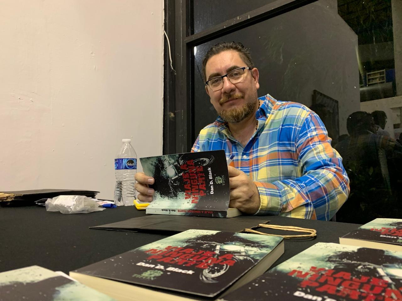 Presentación de la novela Viaje a ninguna parte, de Dan D. Black - Noticias Voz e Imagen de Chiapas